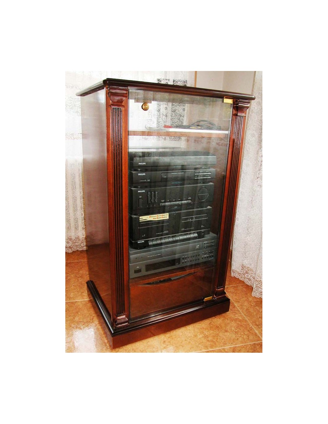 VITRINA: MUEBLE PARA CADENA MUSICAL